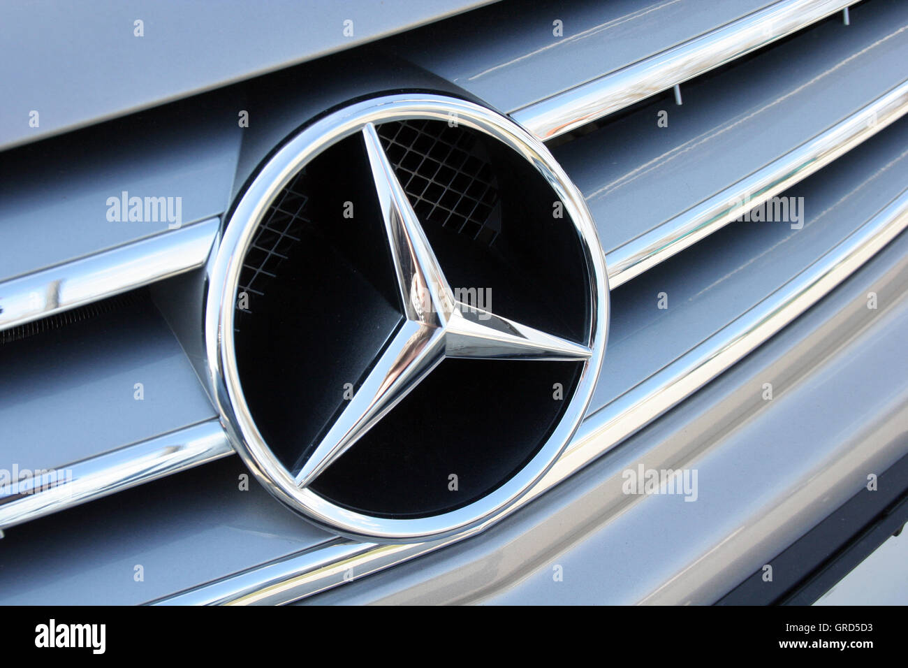 Mercedes star Banque de photographies et d’images à haute résolution ...