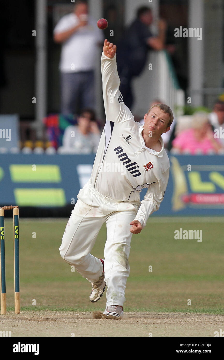 Tom Craddock en action bowling d'Essex - Leicestershire LA CCC vs Essex ...
