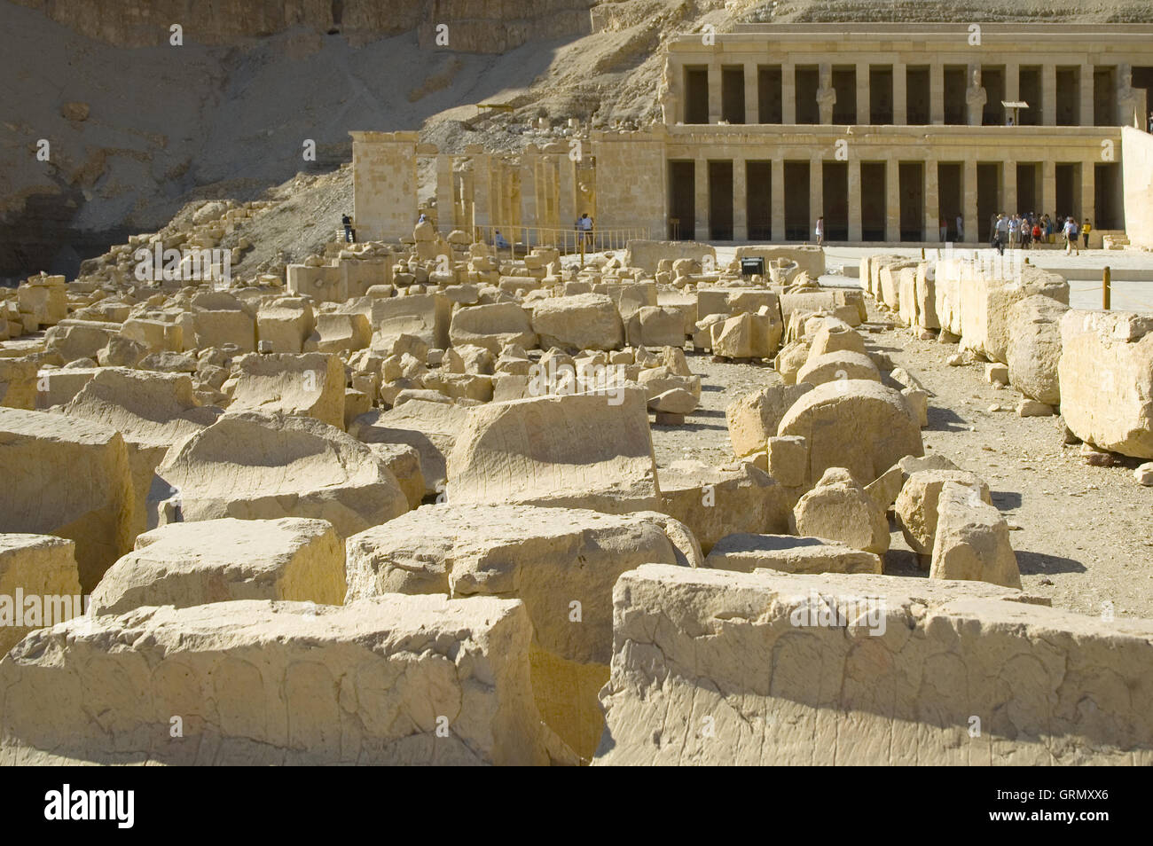 Statue d'hatchepsout Banque de photographies et d’images à haute résolution - Alamy