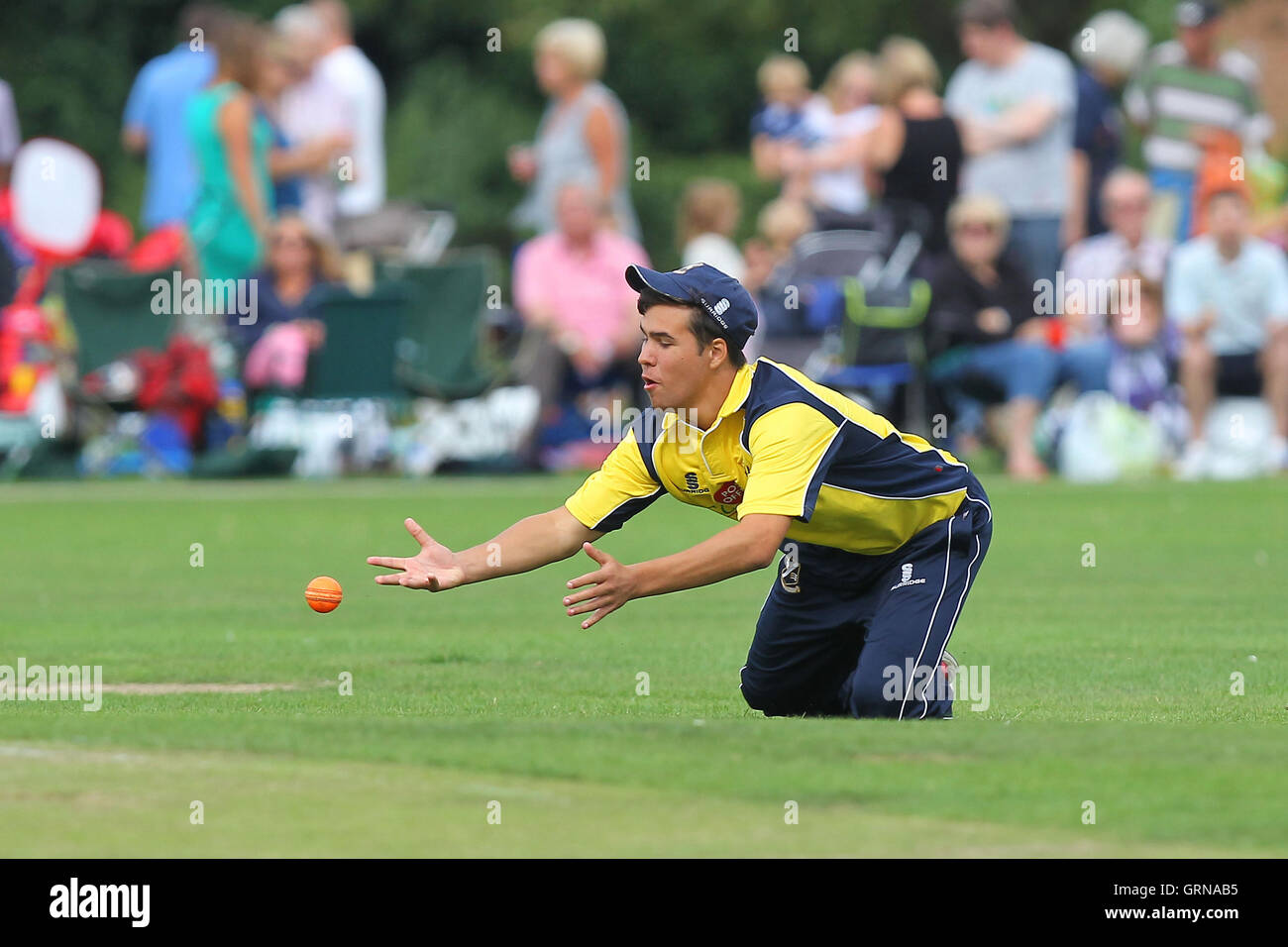 Elliot Timoti de Upminster pose un risque de capture - Upminster CC vs ...