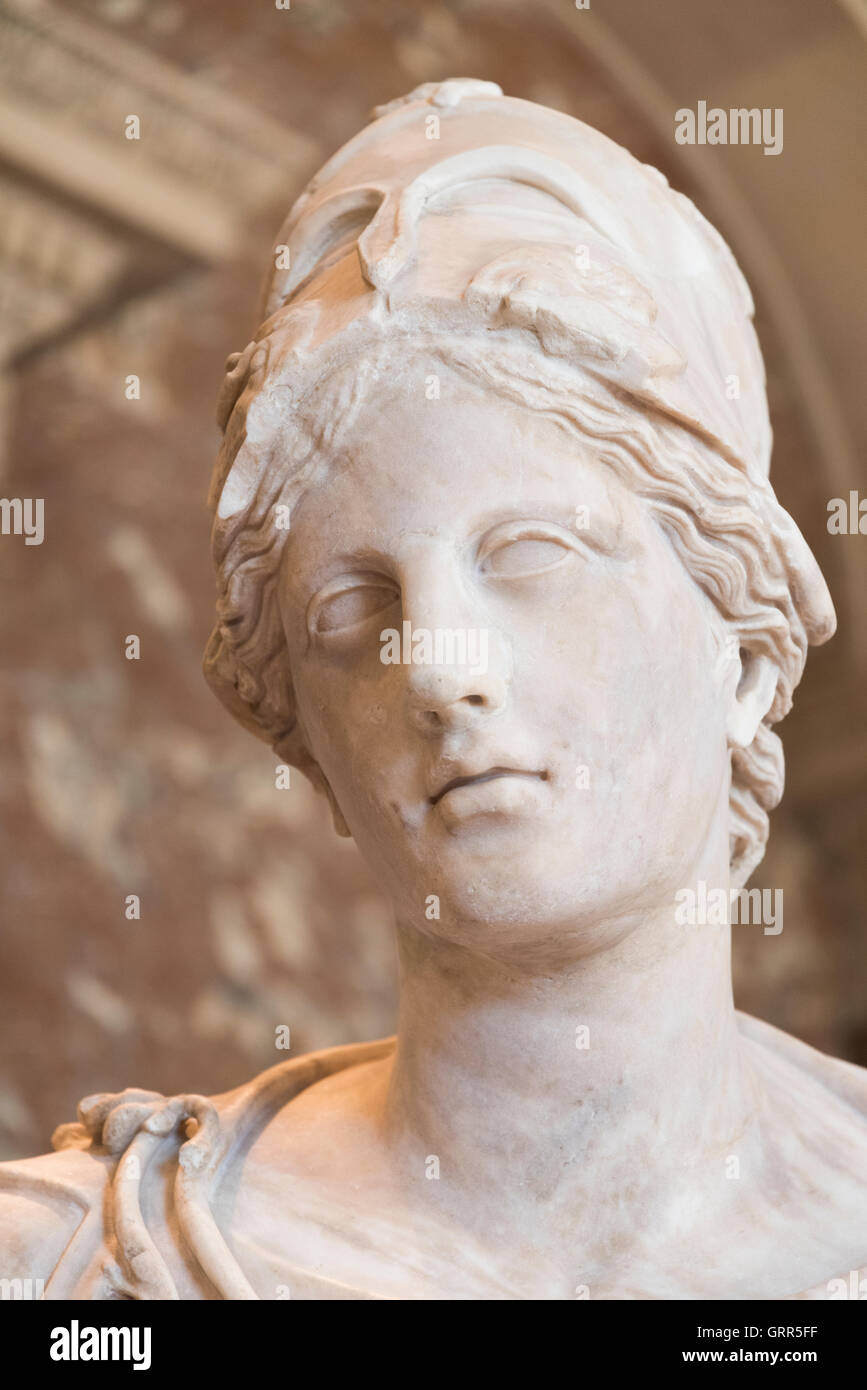 Athena statue en marbre au Musée du Louvre, Paris, France Photo Stock ...