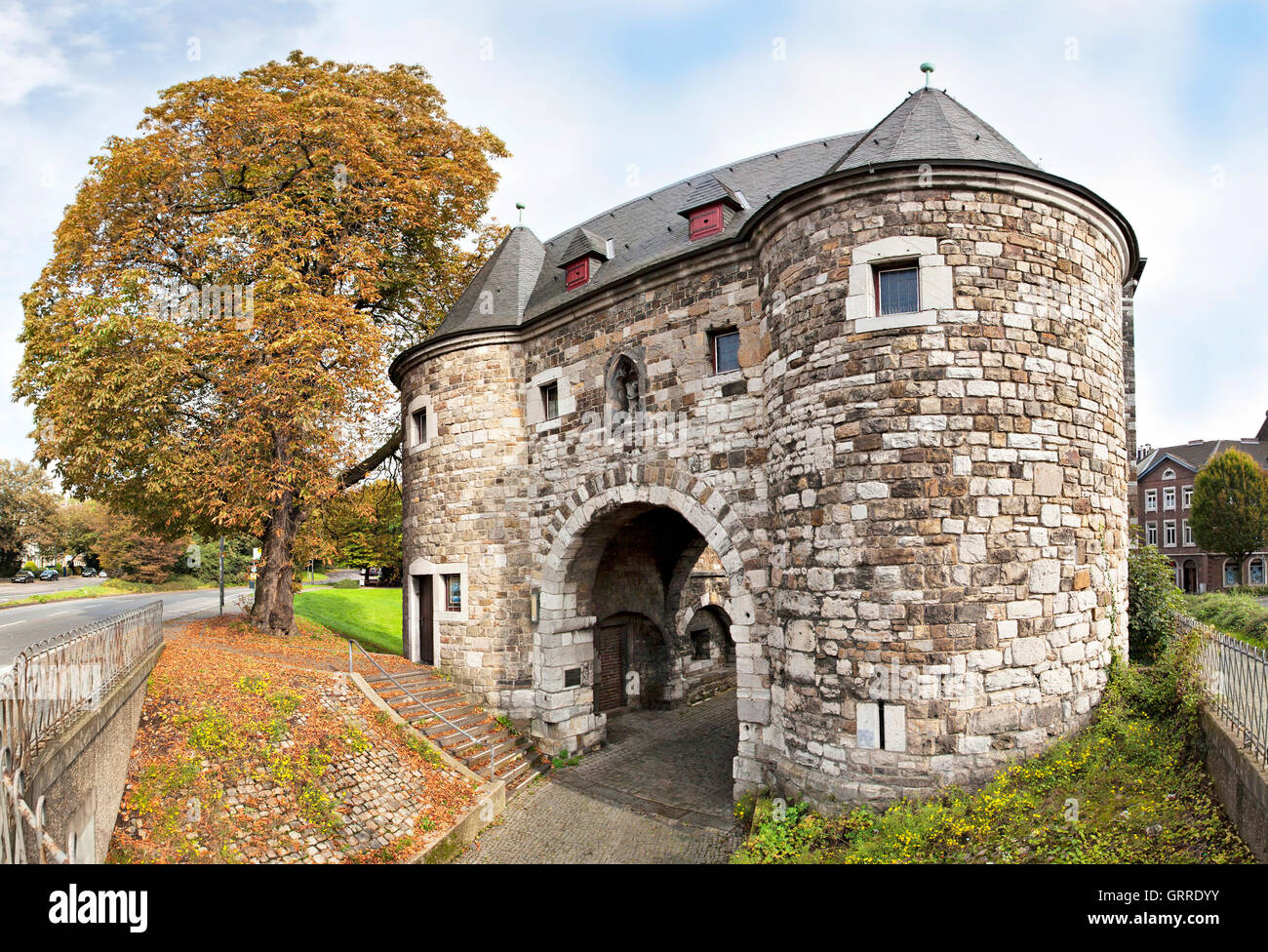 Burg Frankenberg - porte de ville médiévale à Aix-la-Chapelle ...