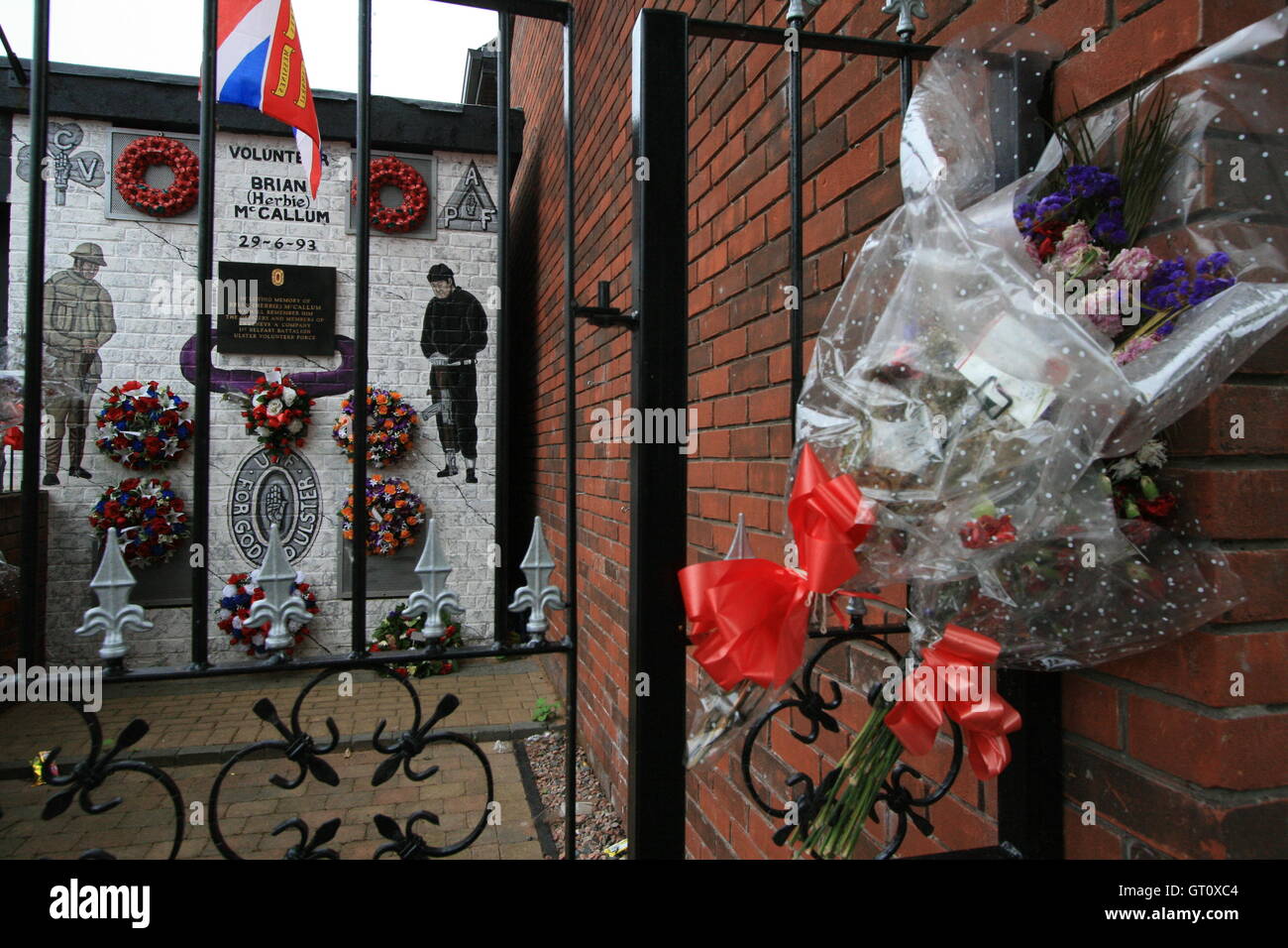 Jardin du souvenir avec une plaque à Brian (Herbie) Mc'Callum, un ...