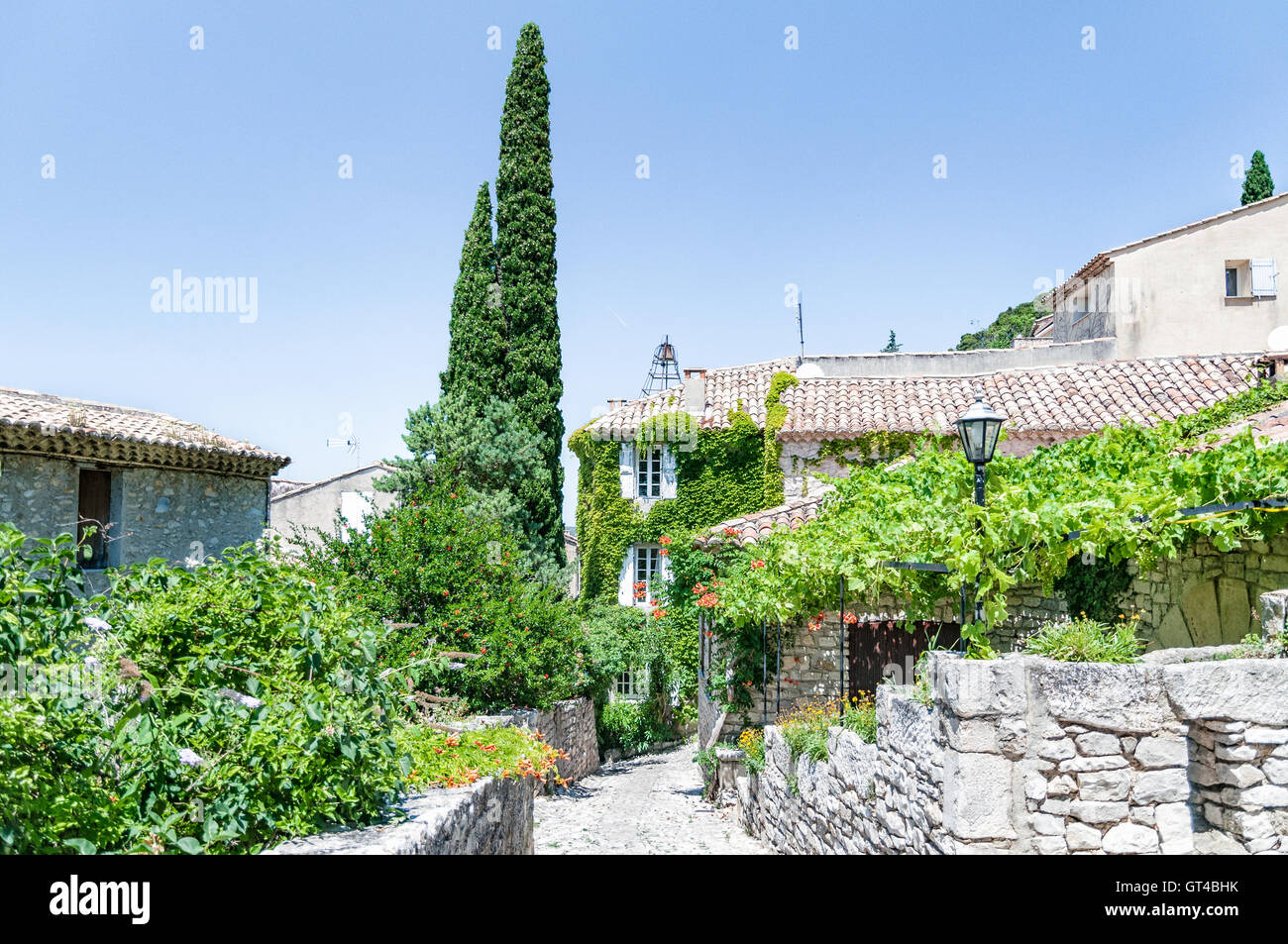 Seguret provence village vaucluse Banque de photographies et d’images à ...