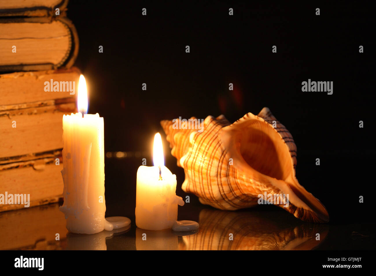 Shell book Banque de photographies et d’images à haute résolution - Alamy