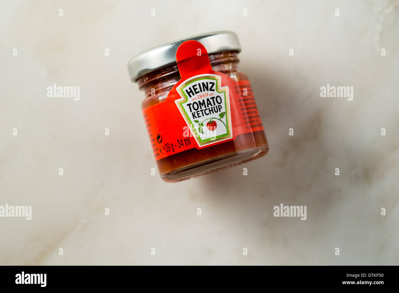 Ketchup pot Banque de photographies et d’images à haute résolution - Alamy