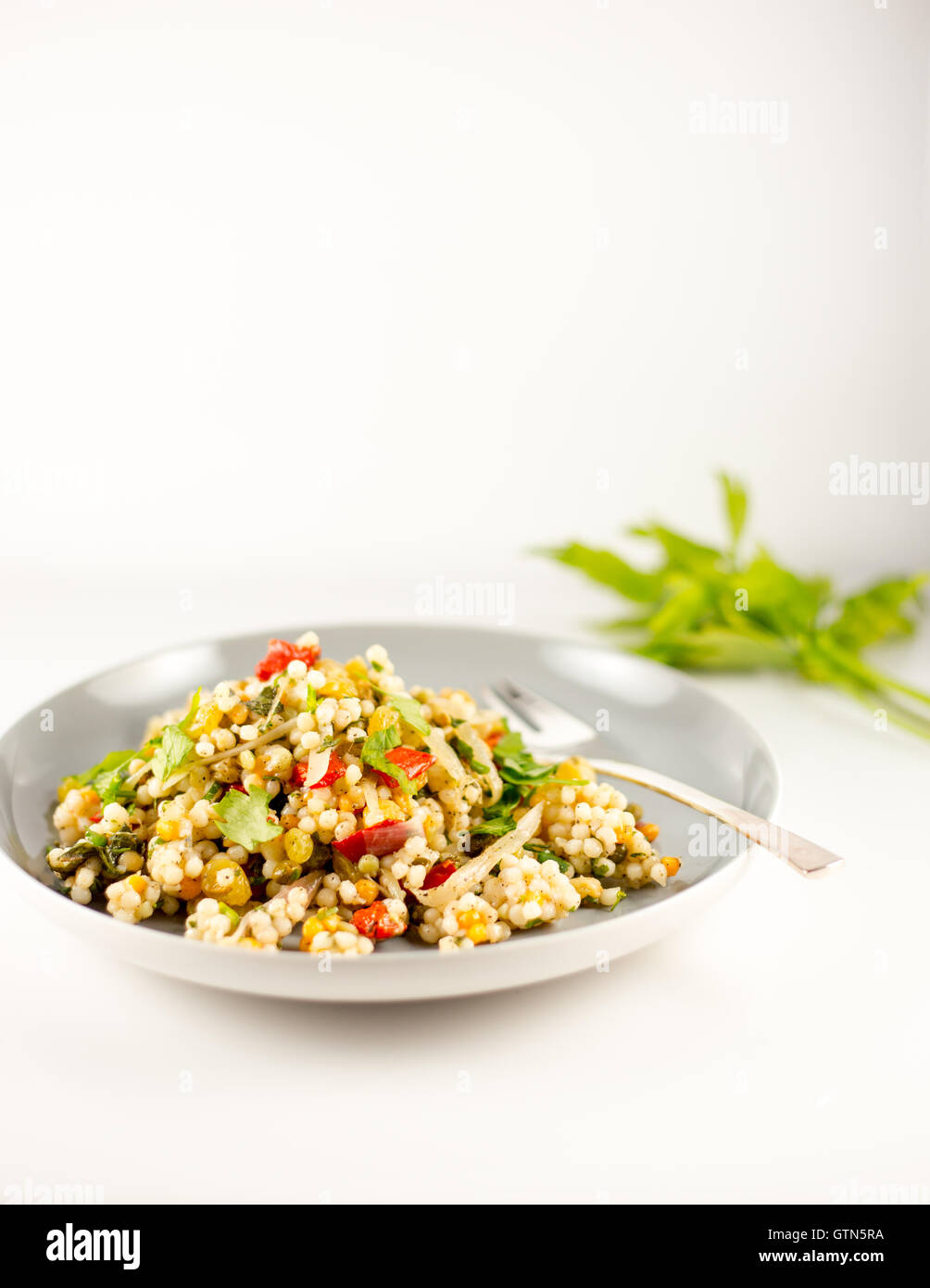 Cooked giant couscous Banque de photographies et d’images à haute ...