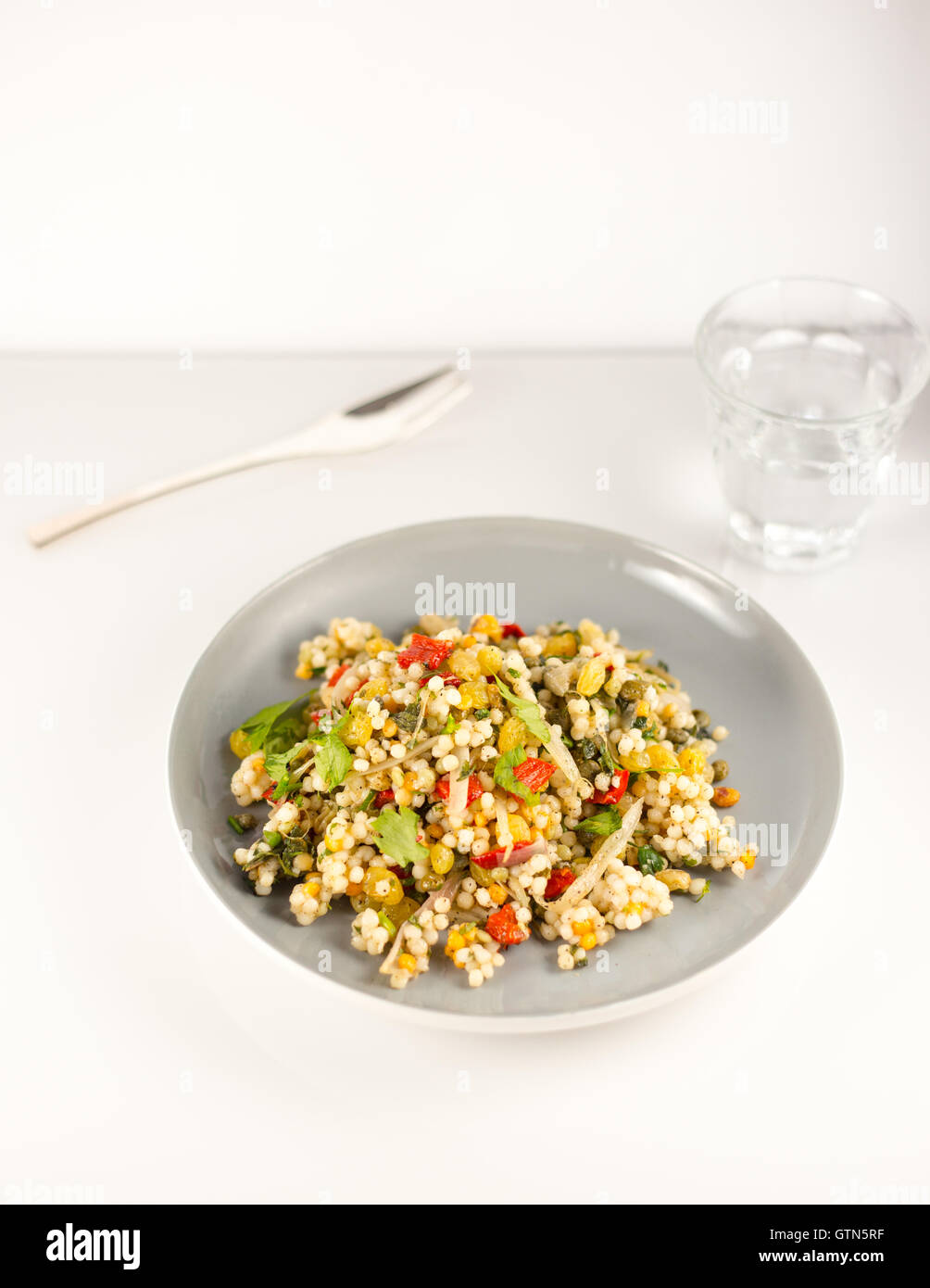 Cooked giant couscous Banque de photographies et d’images à haute ...