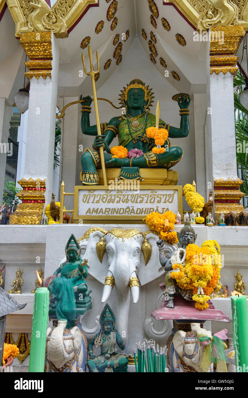 Indra god statue Banque de photographies et d’images à haute résolution ...
