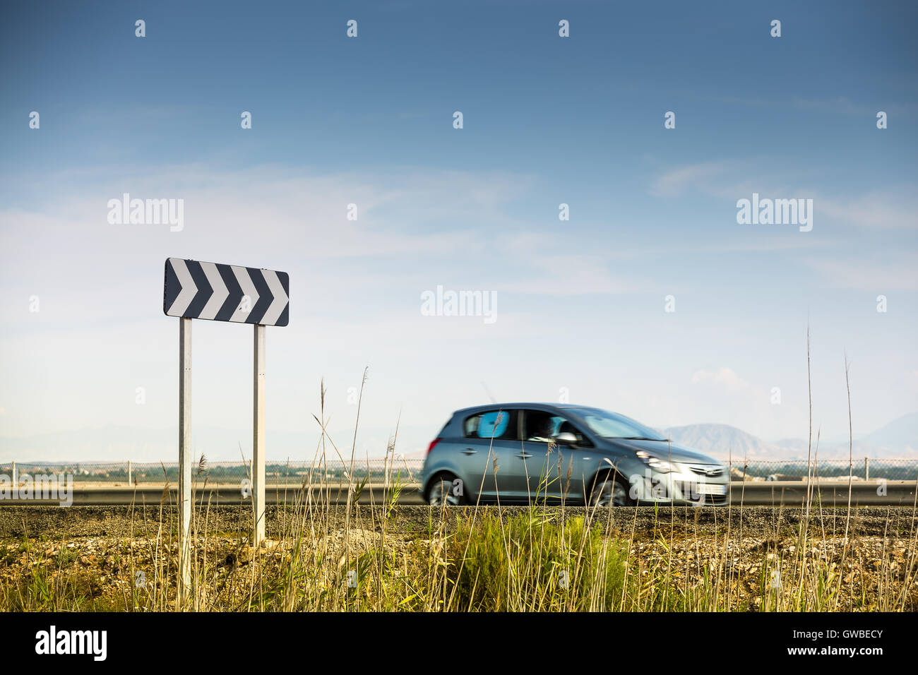 Courbe de trafic panneau routier Photo Stock - Alamy