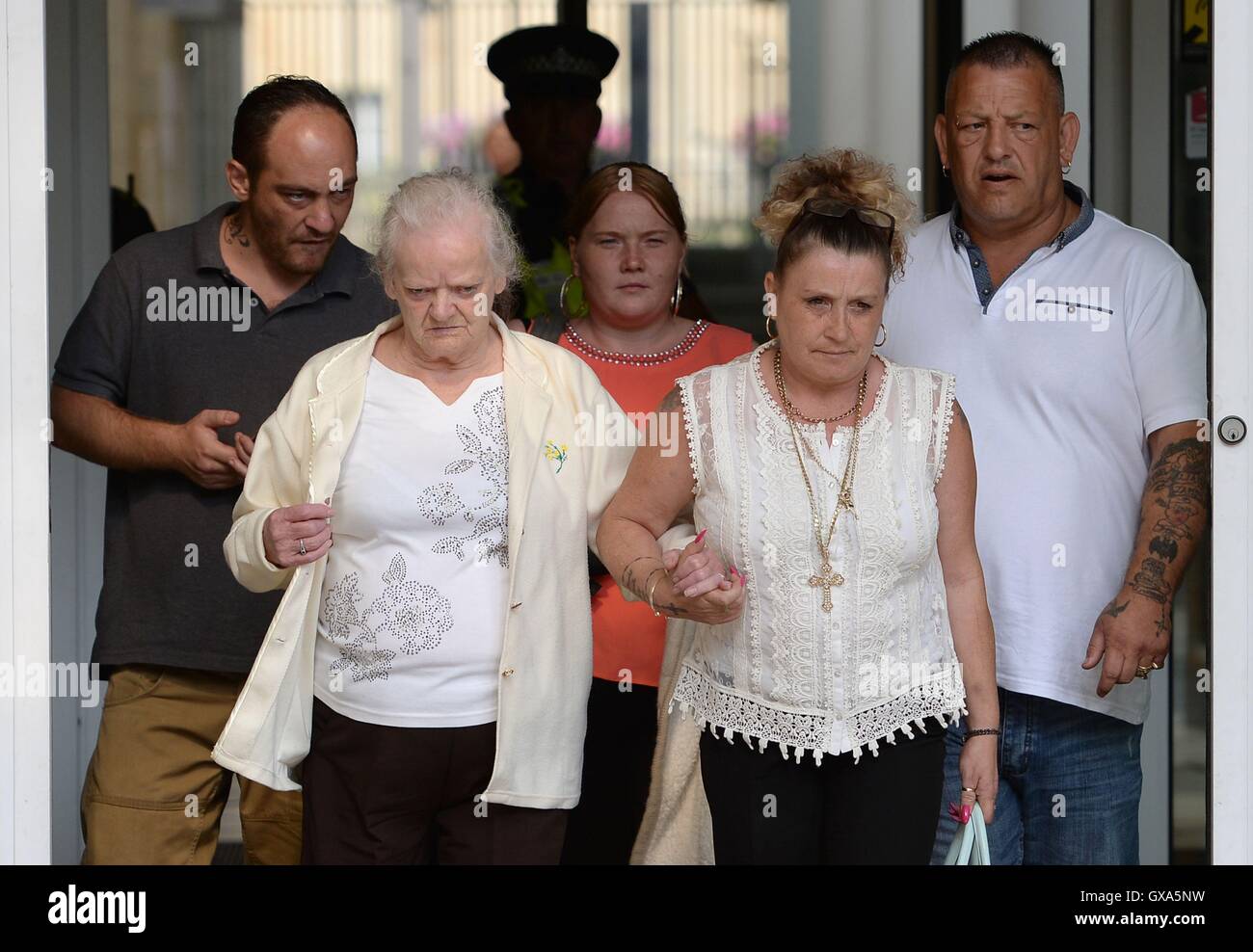 Claire riley quitte northampton crown court Banque de photographies et ...