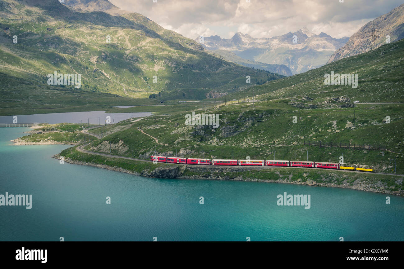 Glacier express train Banque de photographies et d’images à haute ...