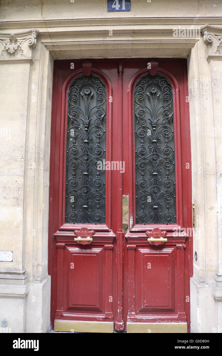 Porte rouge paris france Banque de photographies et d’images à haute ...