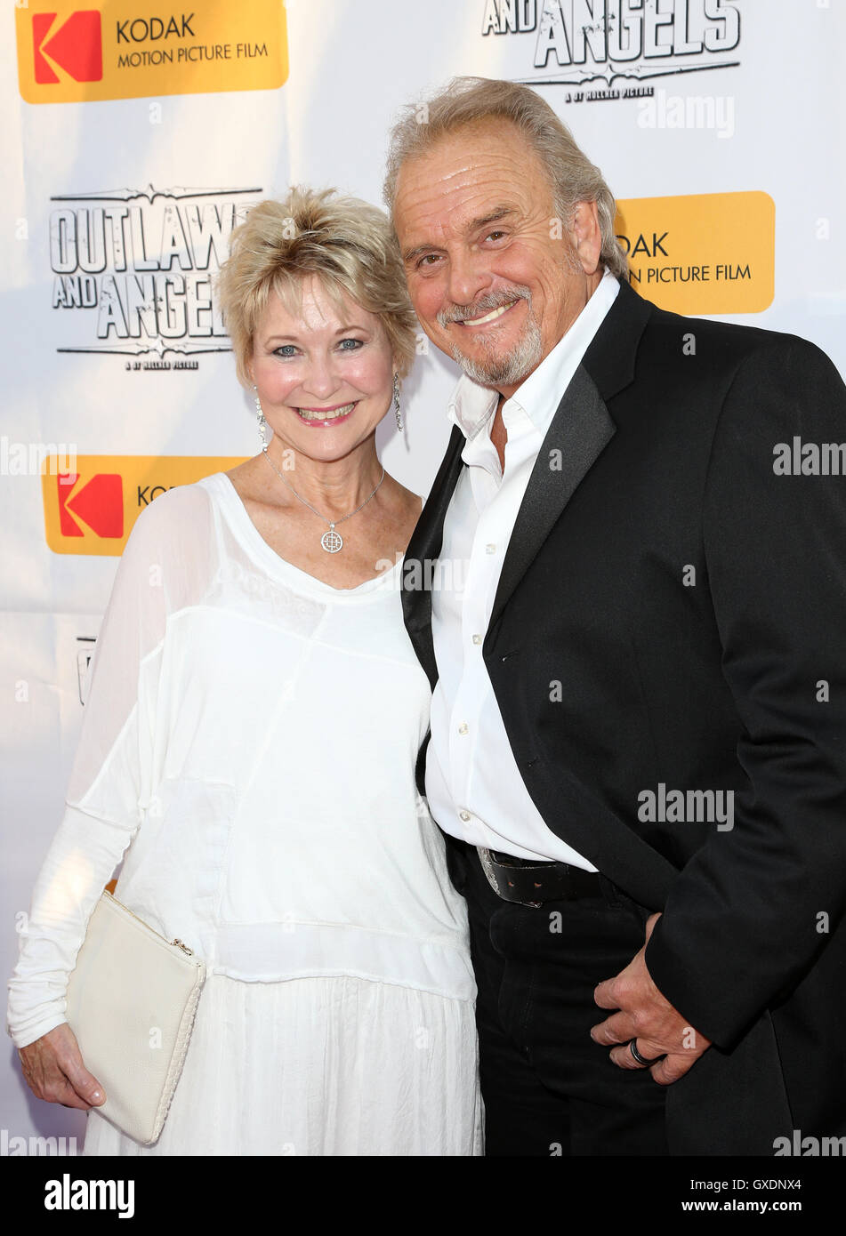 Première mondiale de Momentum Pictures' 'hors-la-loi et des anges ...