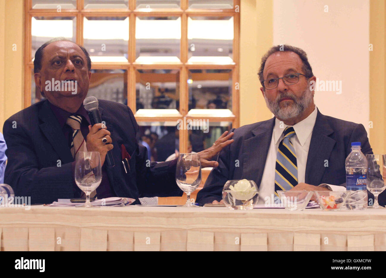 Mamta kulkarni Banque de photographies et d’images à haute résolution ...