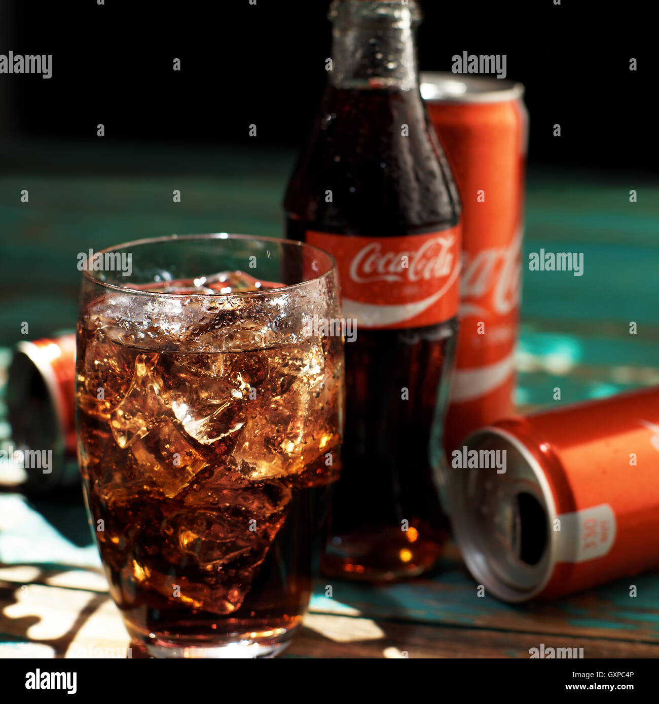 Coca-Cola est une boisson gazeuse populaire partout dans le monde. Elle ...