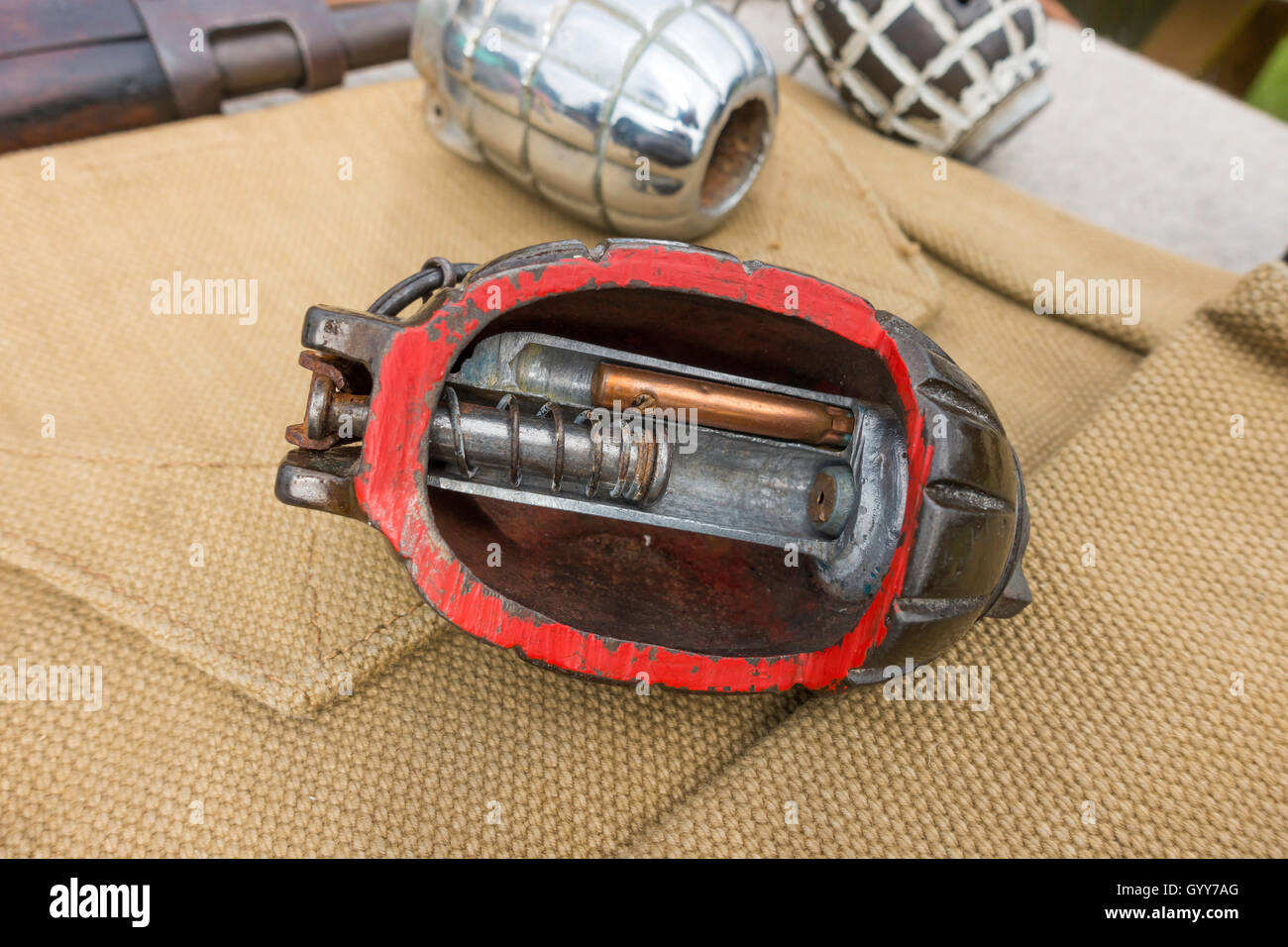 La Seconde Guerre Mondiale Deux Sections De Grenade Main Pour La Seconde Guerre Mondiale Deux Sections De Grenade Main Pour