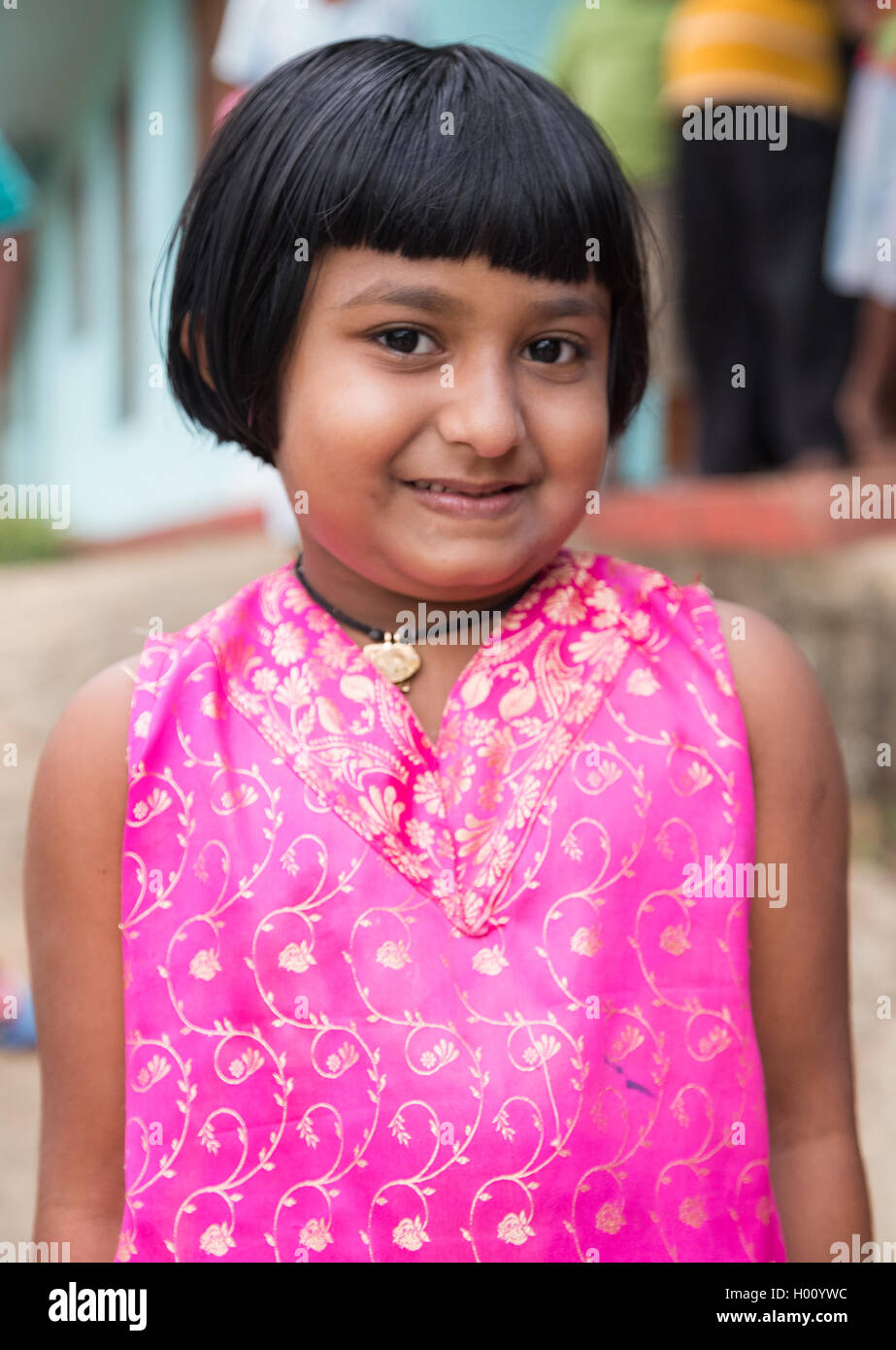 ELLA, SRI LANKA - 2 mars, 2014 : Portrait of little girl locale ...