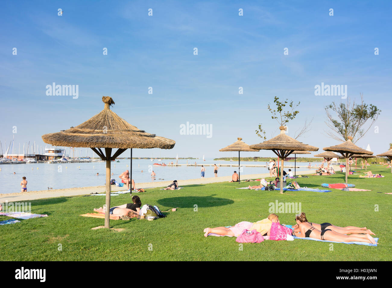 Rouille : lac (lac de Neusiedl), la plage de Lido, le bain public ...
