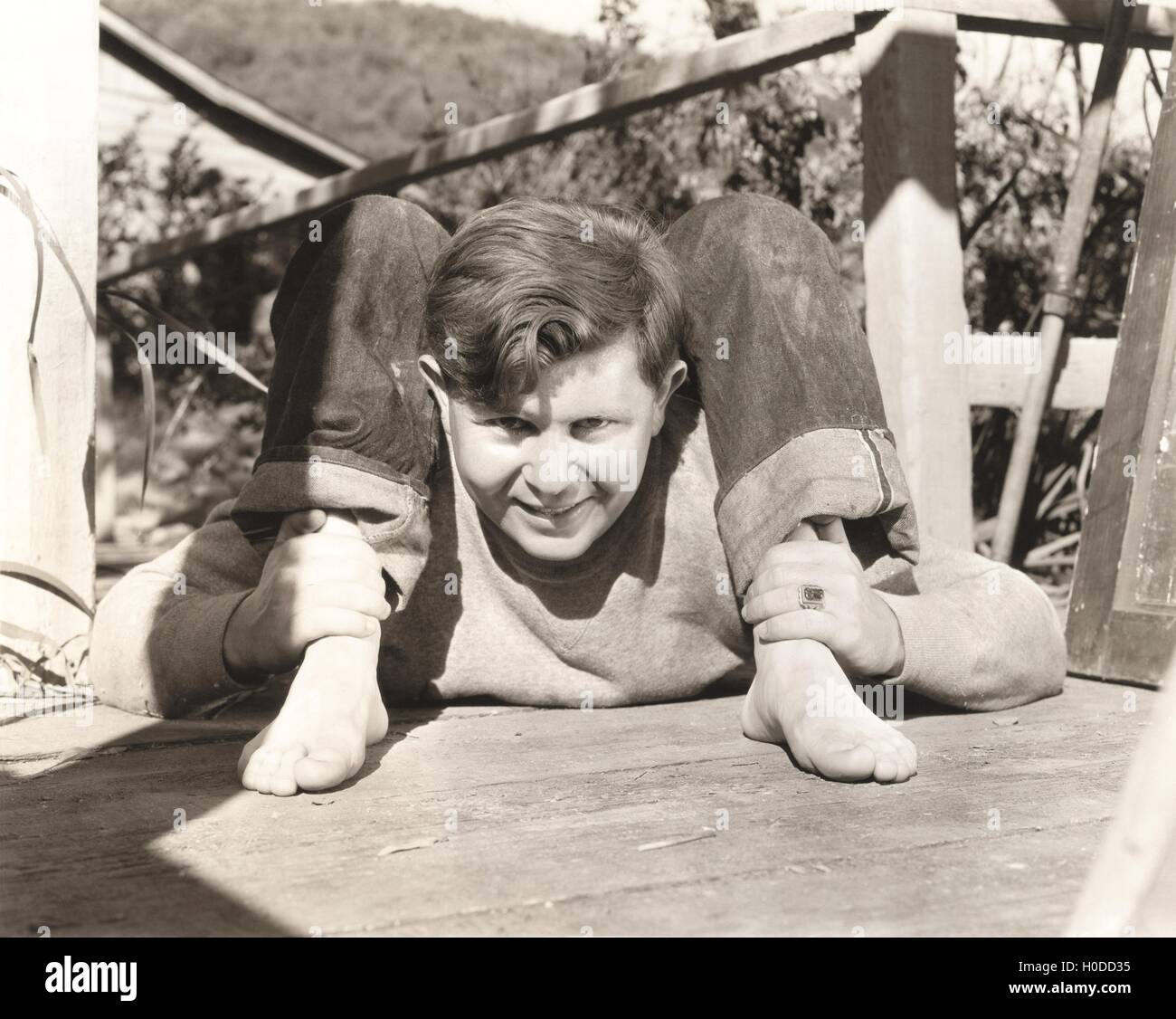 Contortionist man Banque de photographies et d’images à haute ...