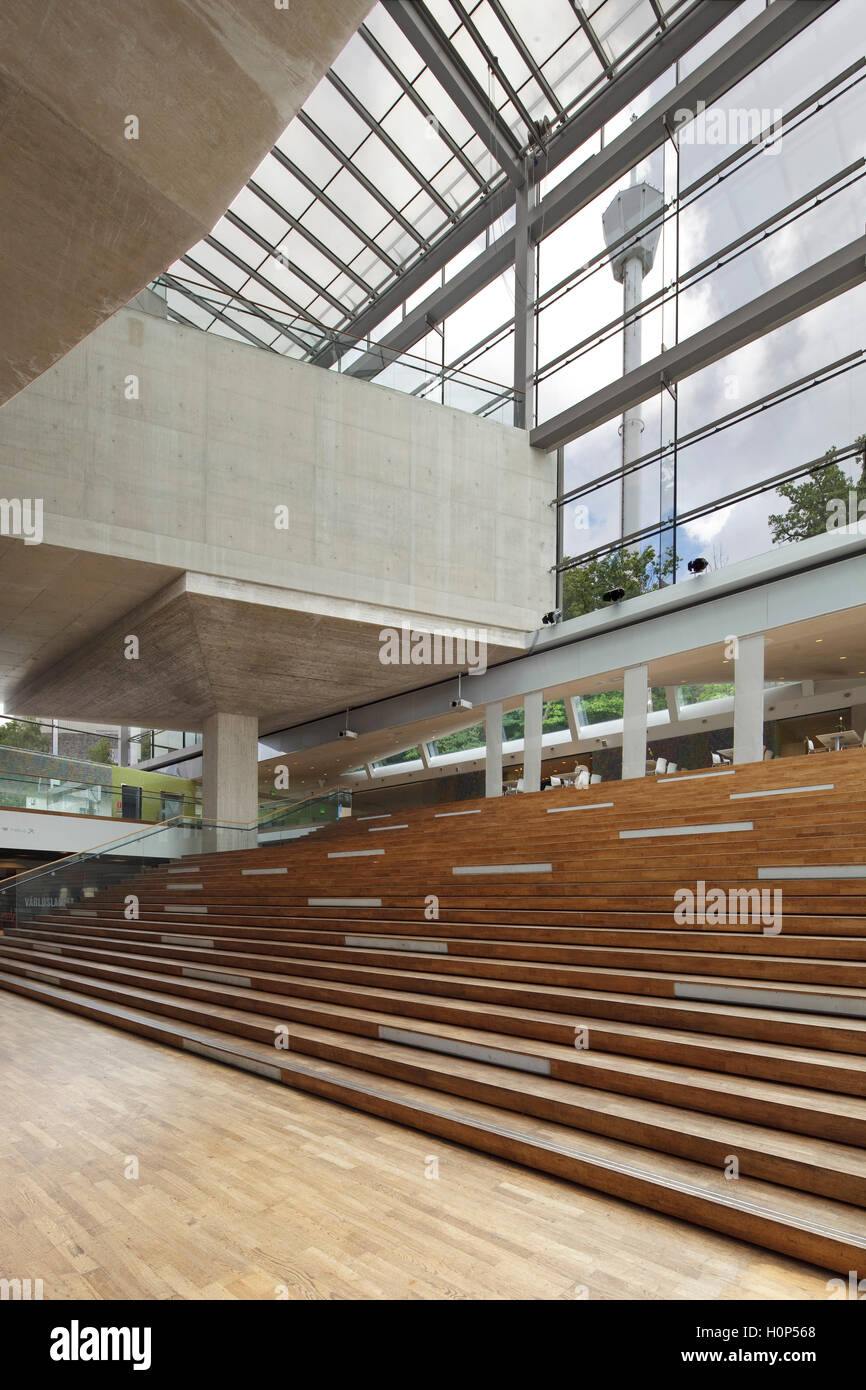 Atrium vu du niveau du sol Banque de photographies et d’images à haute ...