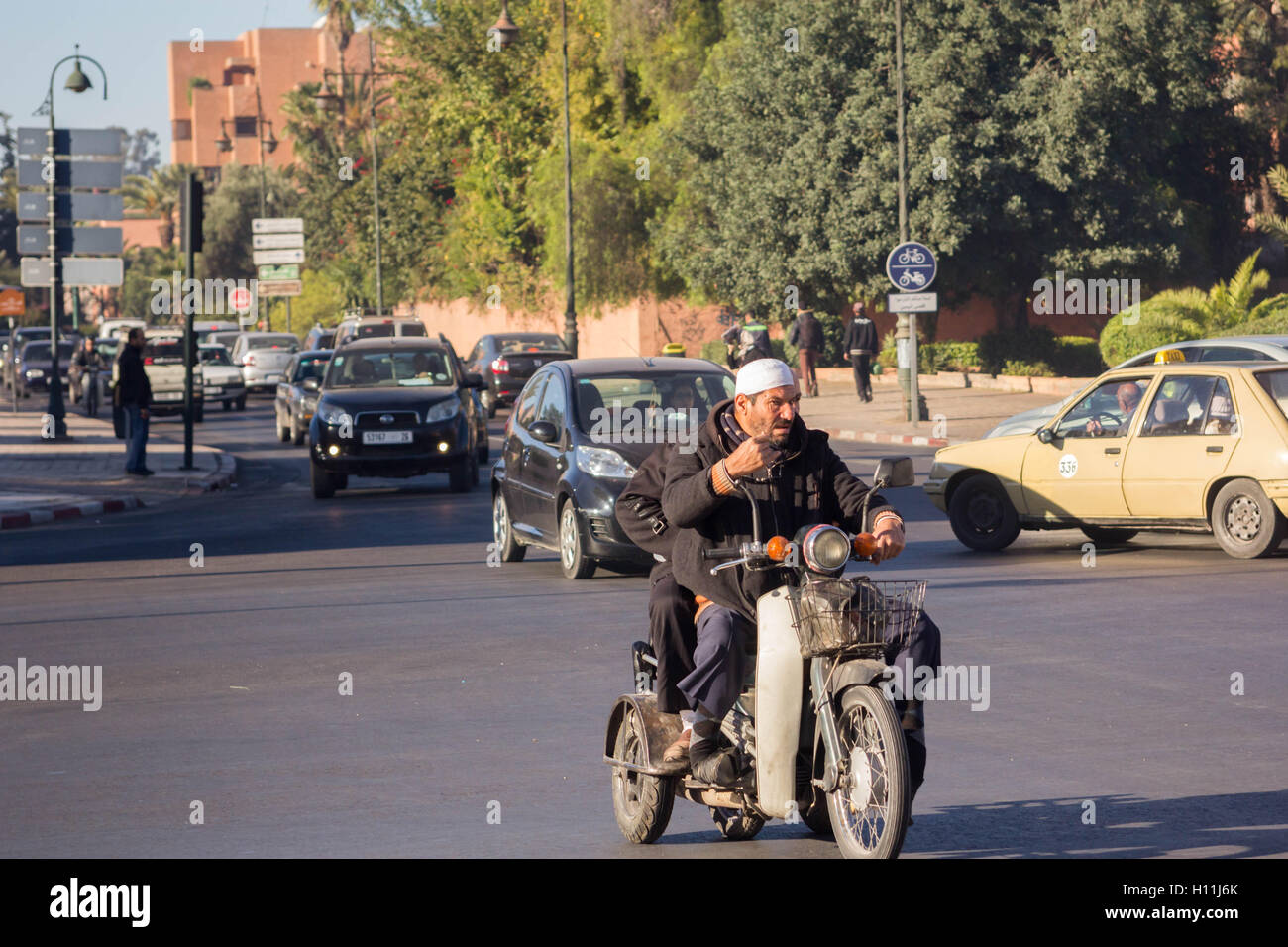 Boys in marrakech morocco Banque de photographies et d’images à haute ...