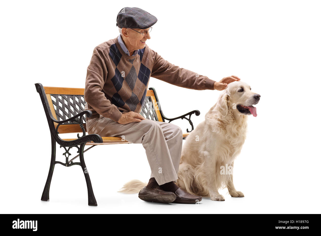 Homme assis sur un banc avec un chien Banque d'images détourées - Alamy