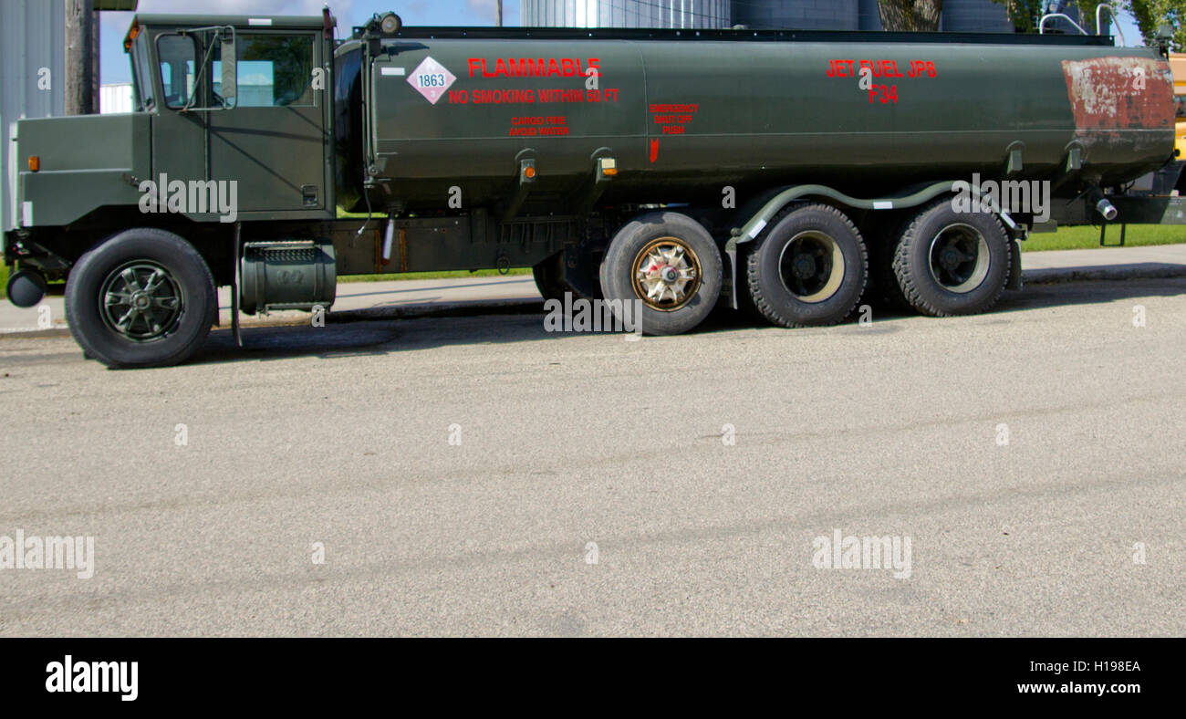 Fuel truck Banque de photographies et d’images à haute résolution - Alamy