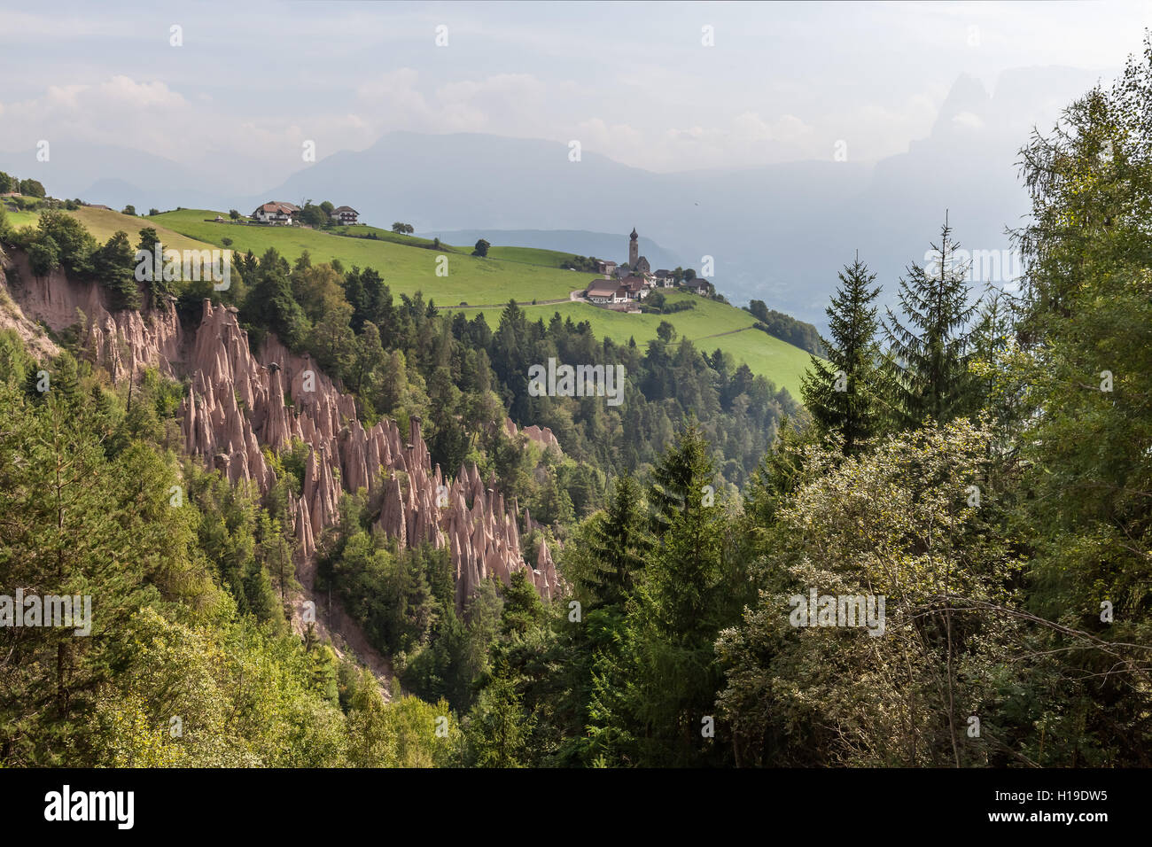 Pyramides de la terre renon Banque de photographies et d’images à haute ...