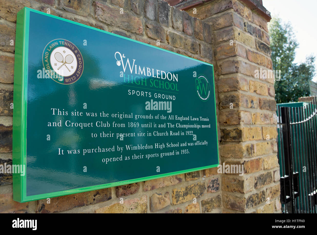 Plaque commémorative à l'école secondaire de Wimbledon sports marquage ...
