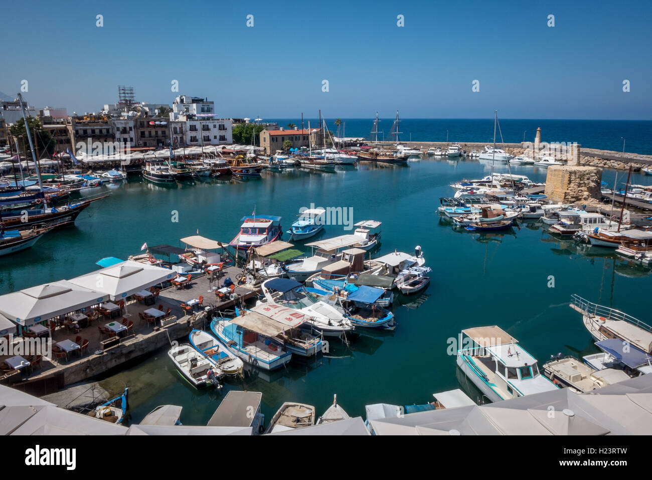 Restaurant du port de kyrenia Banque de photographies et d’images à ...