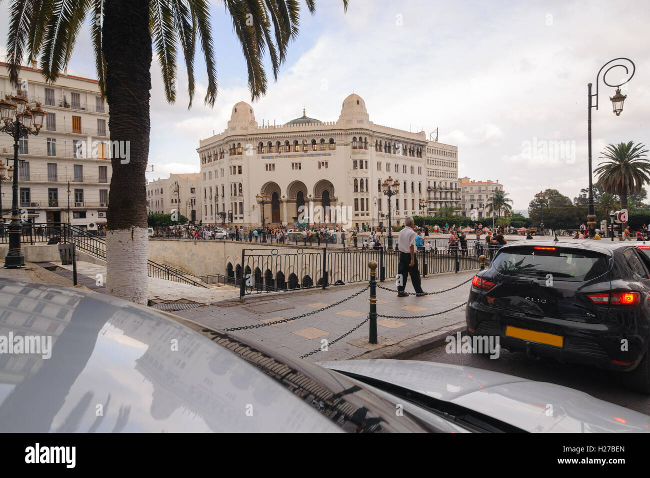 La Grande Poste Alger est un bâtiment de style néo-mauresque Arabisance ...