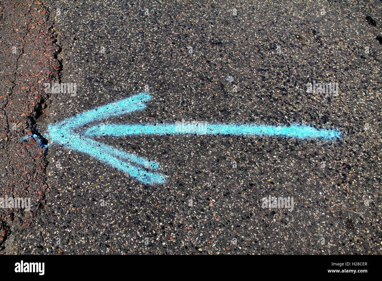 Flèche bleue Banque de photographies et d’images à haute résolution - Alamy