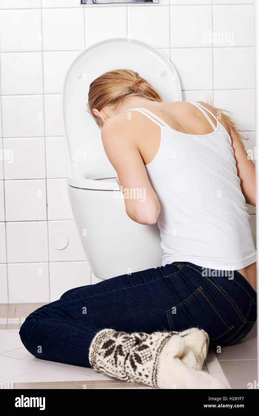 Female Vomiting Toilet Banque De Photographies Et Dimages à Haute