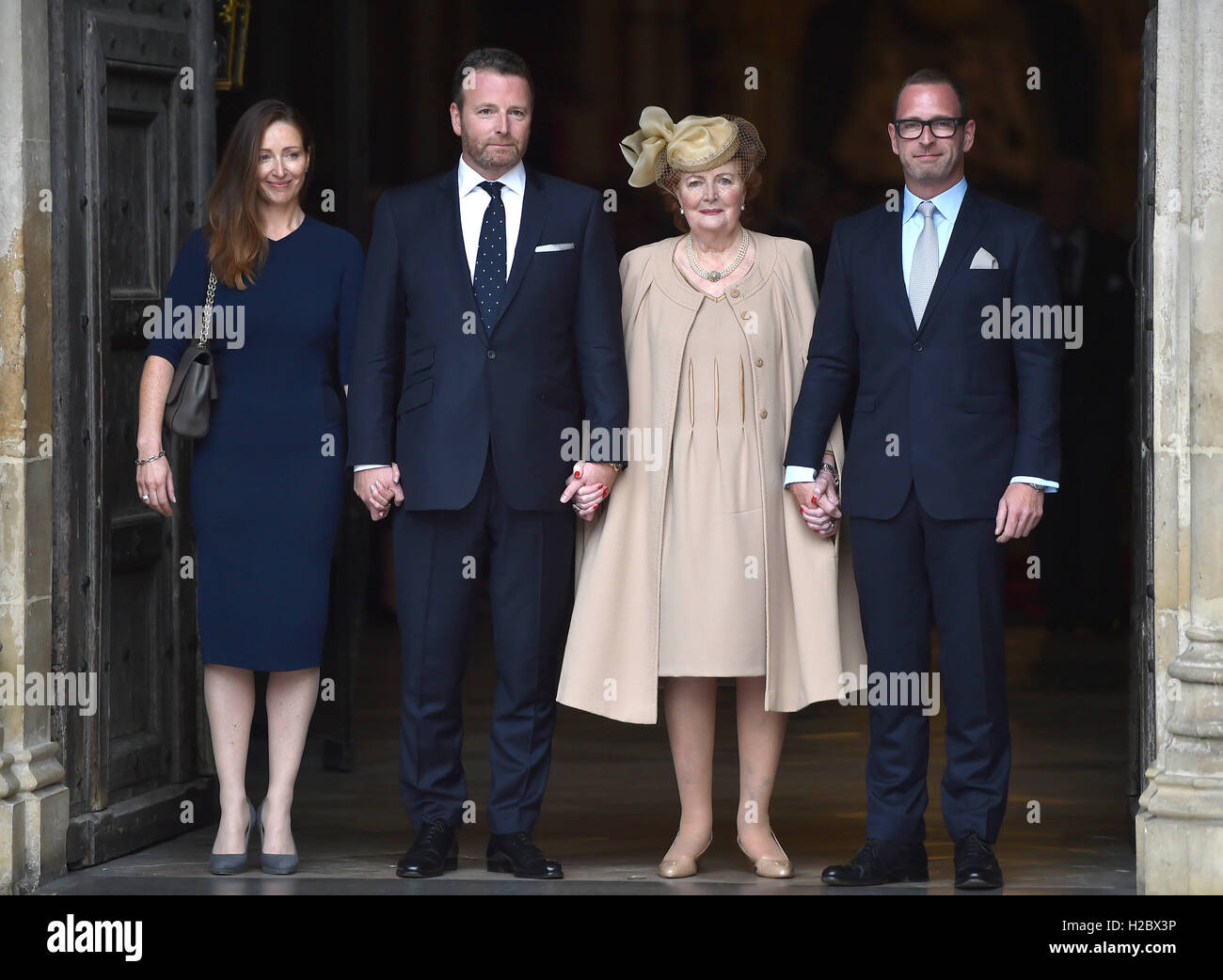 Helen wogan veuve sir terry wogan Banque de photographies et d’images à ...