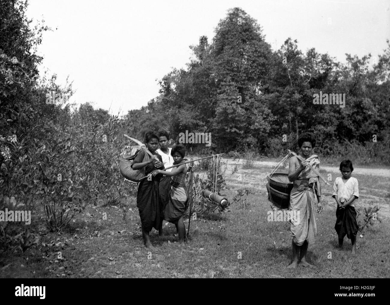 Mujeres coloniales Banque de photographies et d’images à haute ...