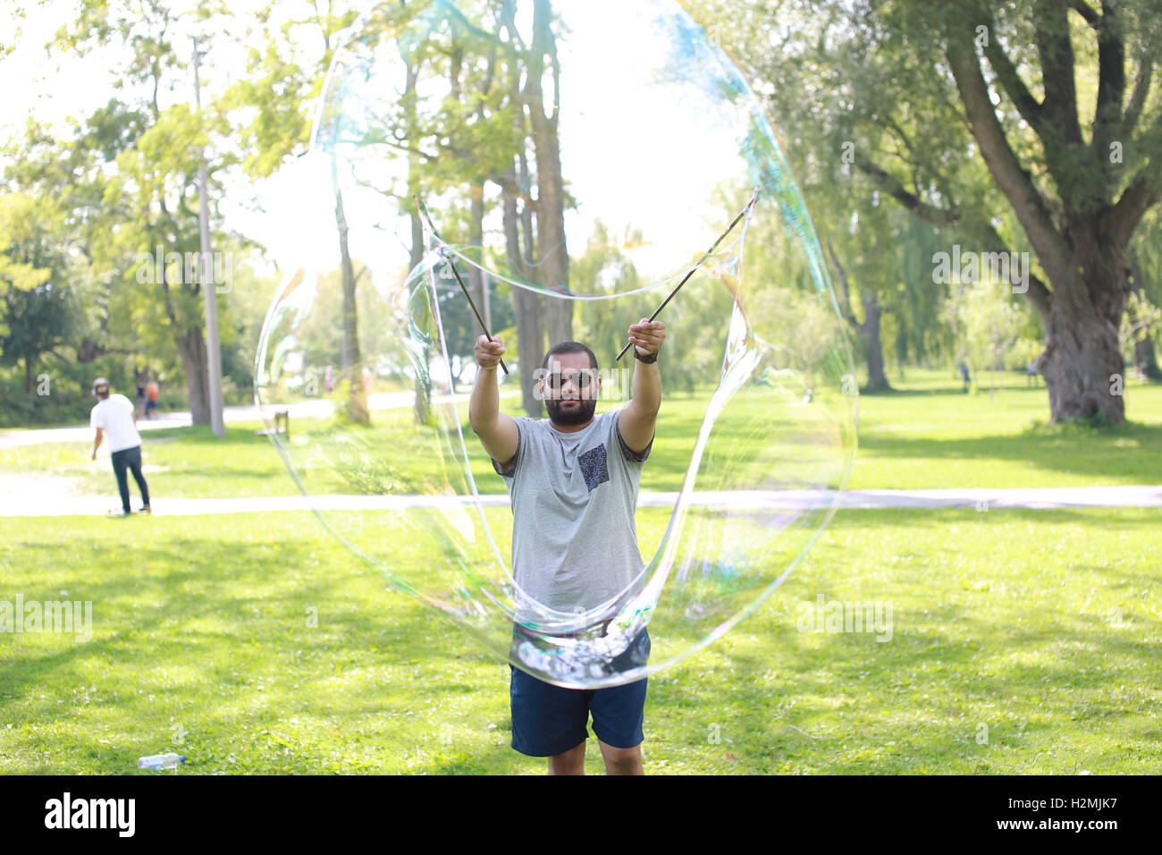 Homme géant Banque de photographies et d’images à haute résolution - Alamy