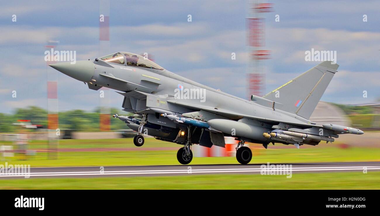 Raf typhoon with missiles Banque de photographies et d’images à haute ...