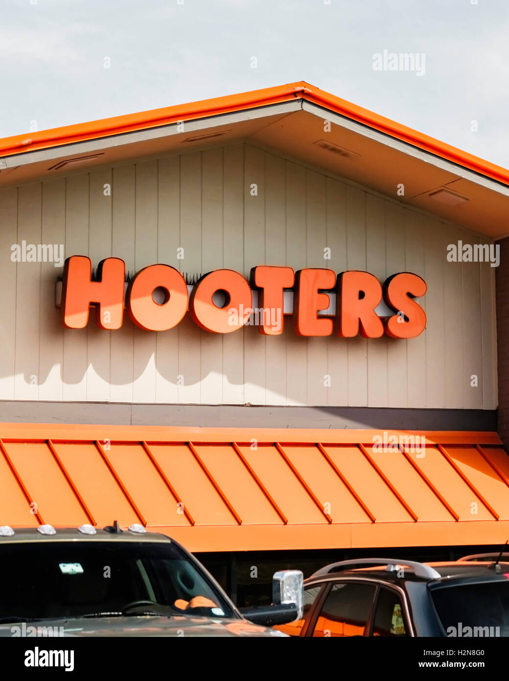 Hooters bar Banque de photographies et d’images à haute résolution - Alamy