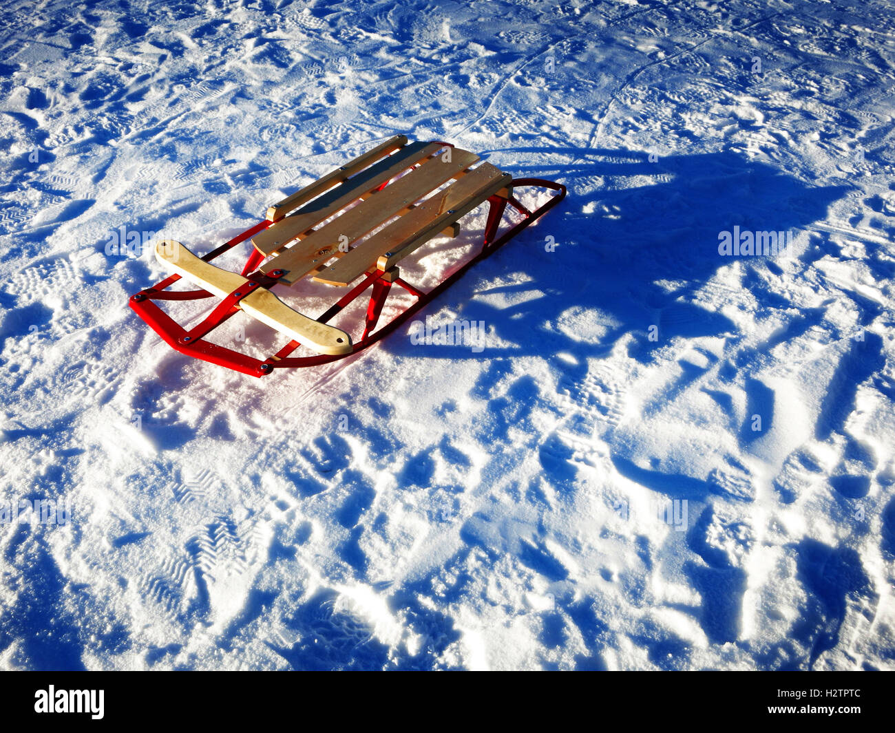 Pistes de luge dans la neige Banque de photographies et d’images à ...