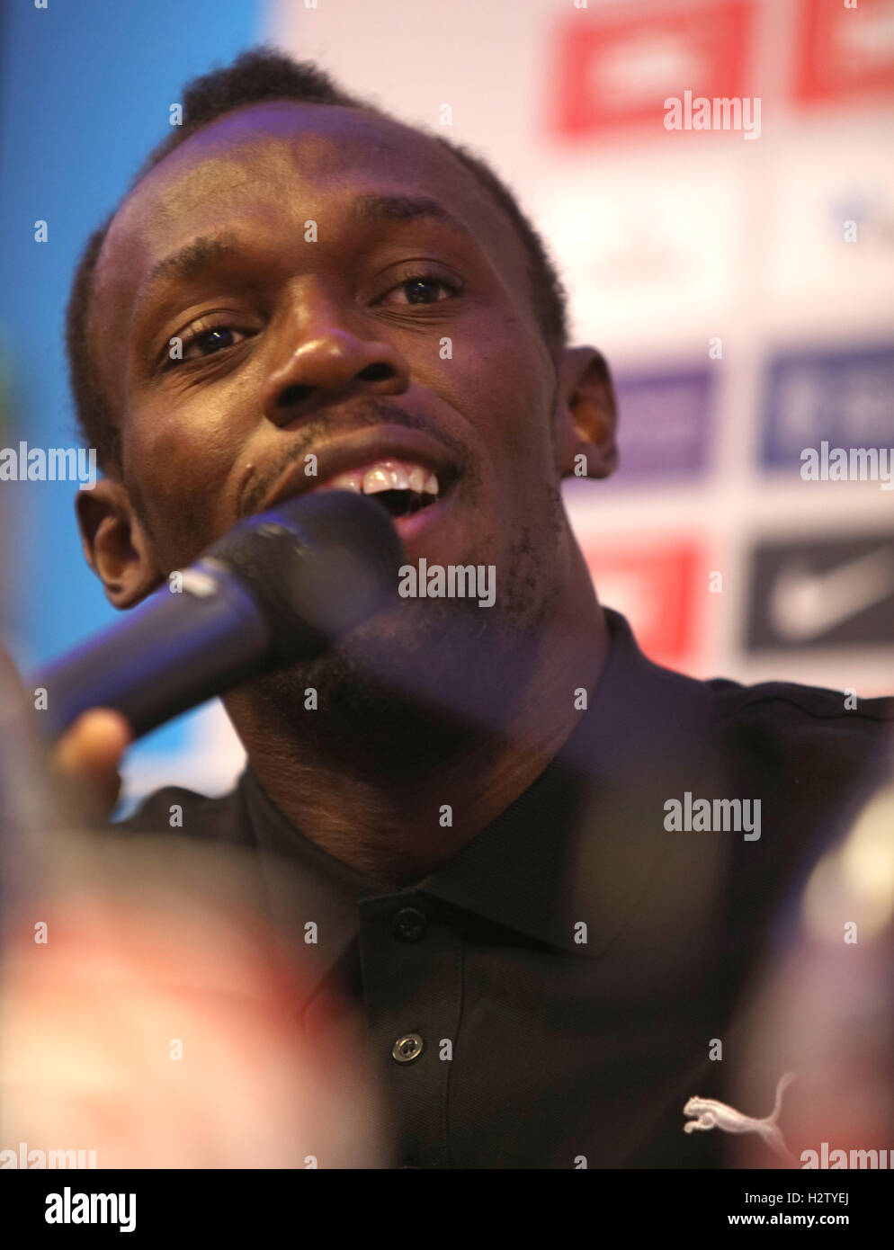 Usain Bolt de la Jamaïque assister à une conférence de presse avant les ...