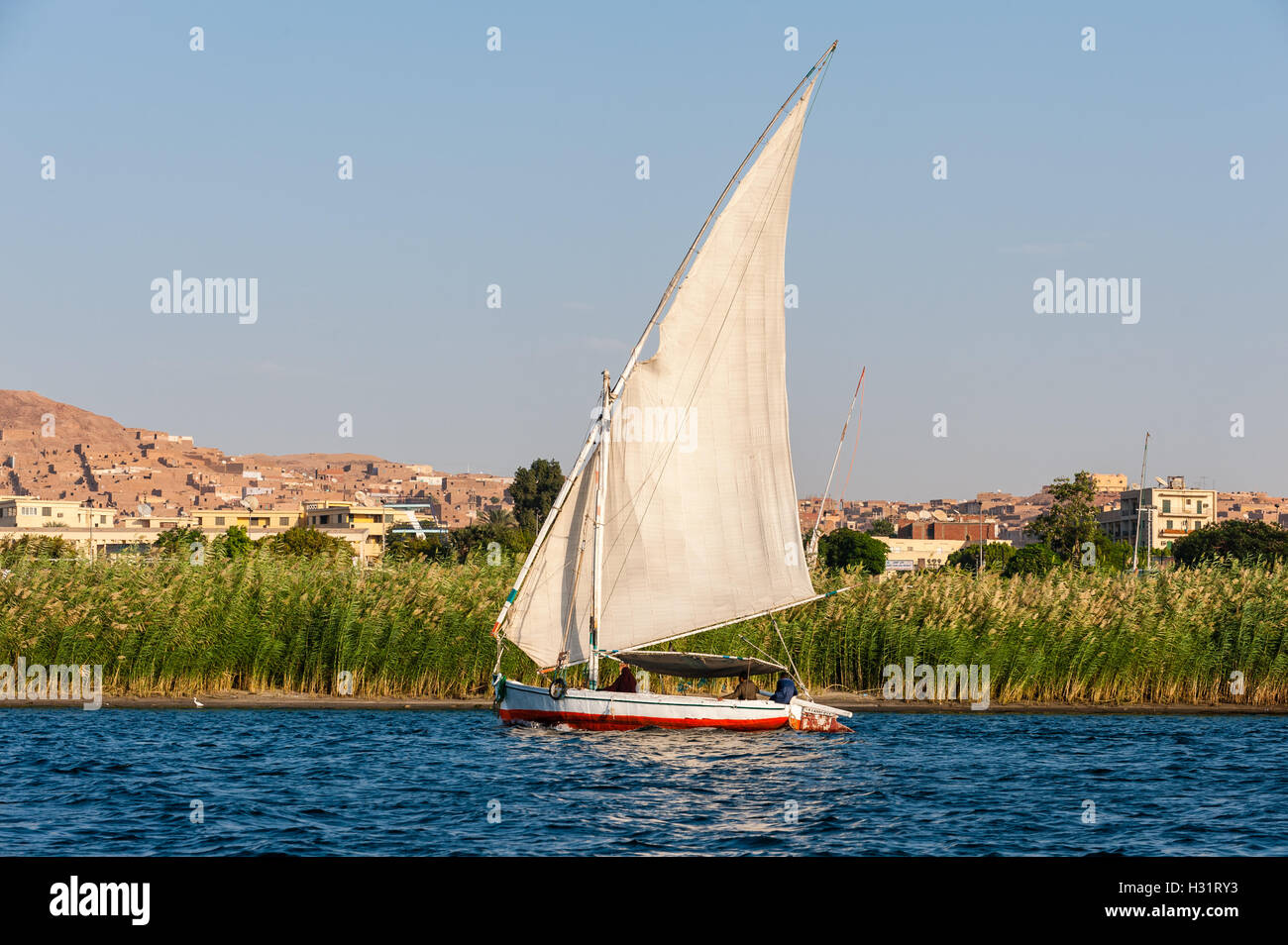 Felouque un voilier du nil Banque de photographies et d’images à haute ...