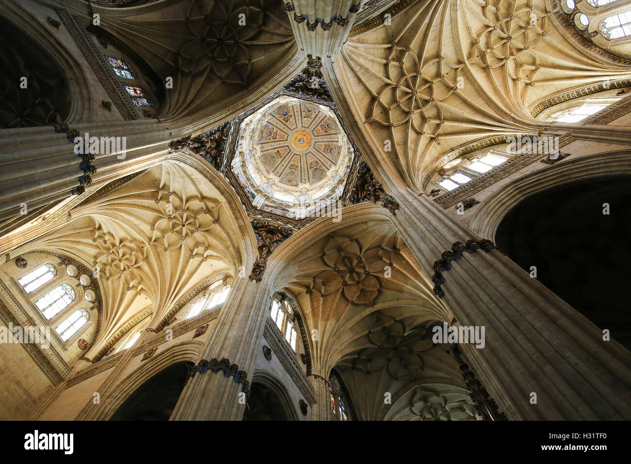 Passage à niveau, la sortie des quatre branches de l'(cruciforme) en ...