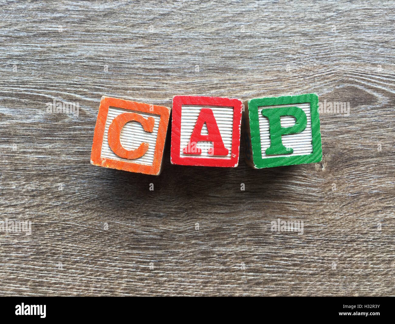 Cale en bois Alphabet lettres formant le mot CAP, c'est une façon pour ...