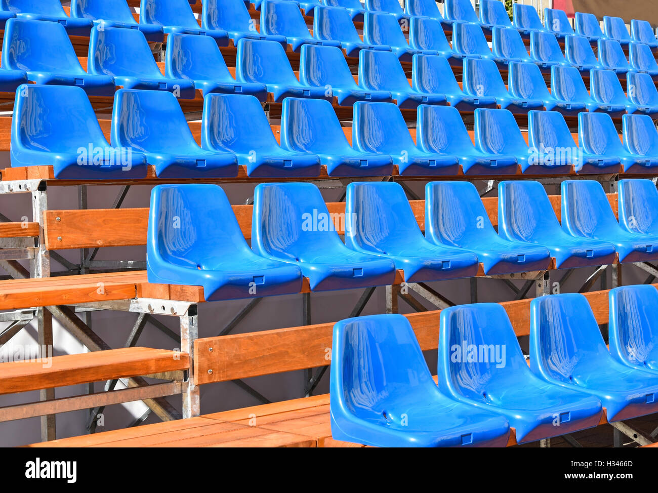 Rangée des gradins du stade Photo Stock - Alamy