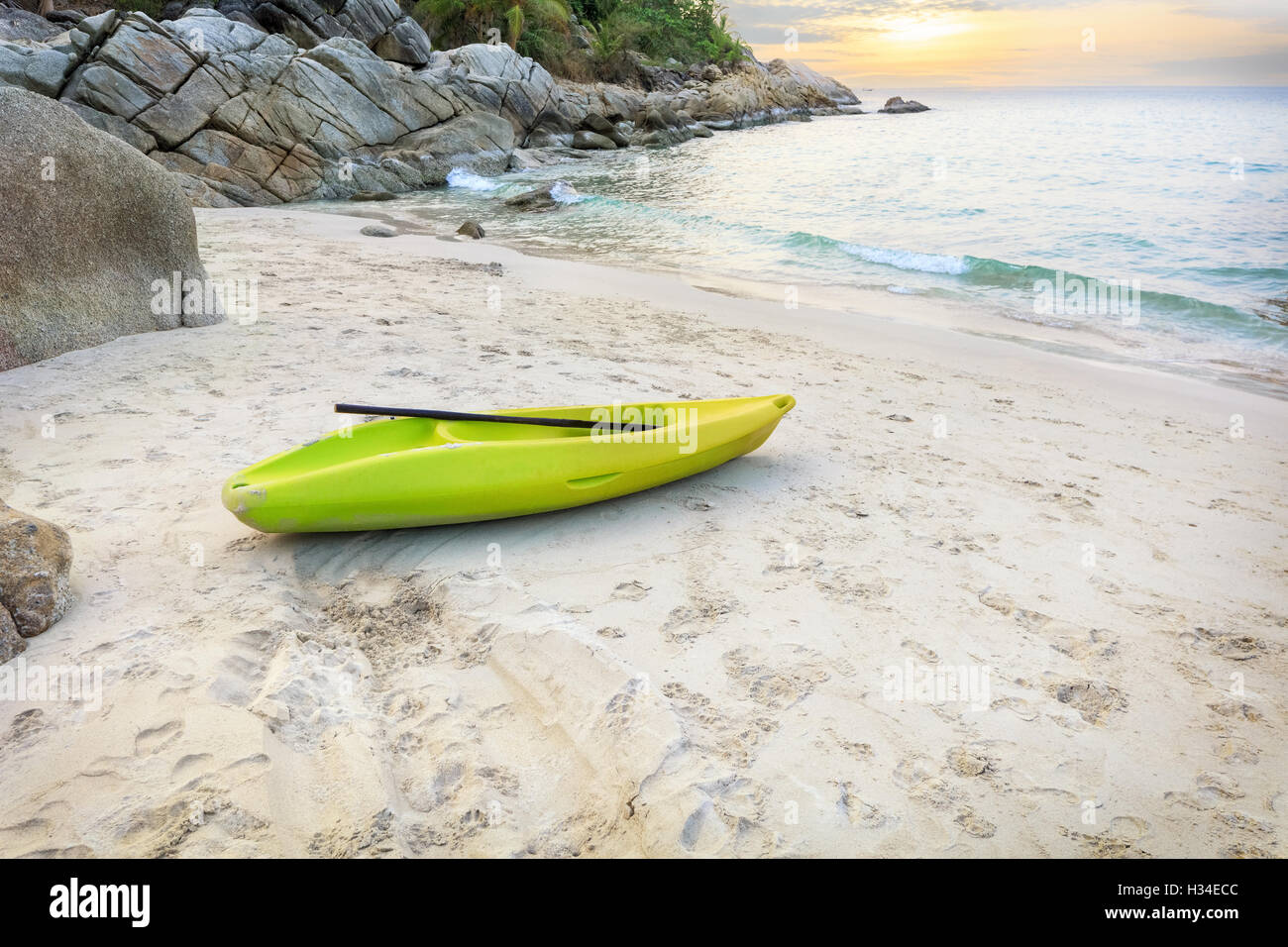 Kayak de mer sur la plage Banque de photographies et d’images à haute ...