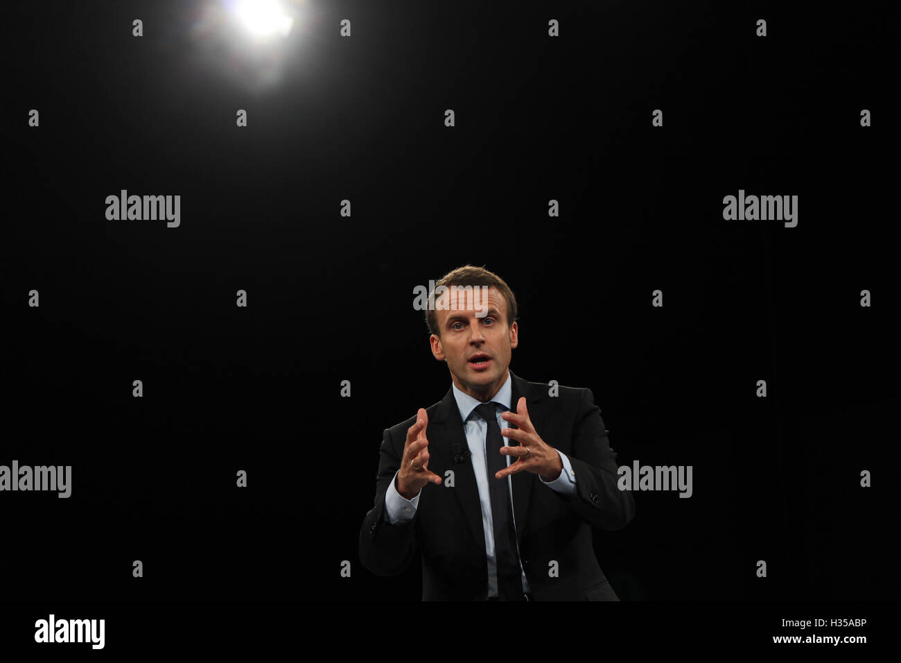Emmanuel macron Banque de photographies et d’images à haute résolution ...