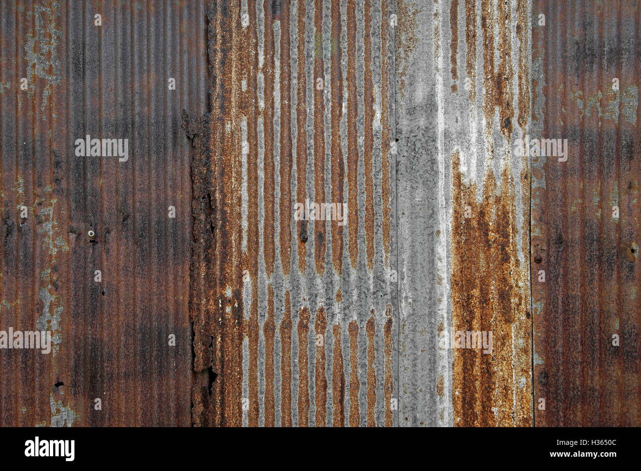 Tôle ondulée rouillée comme arrière-plan ou de texture Photo Stock - Alamy