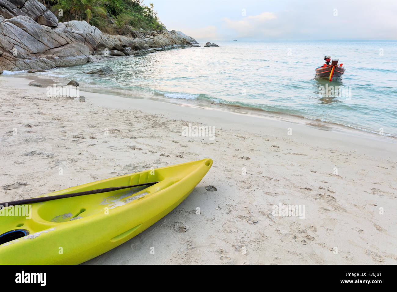 Kayak de mer sur la plage Banque de photographies et d’images à haute ...