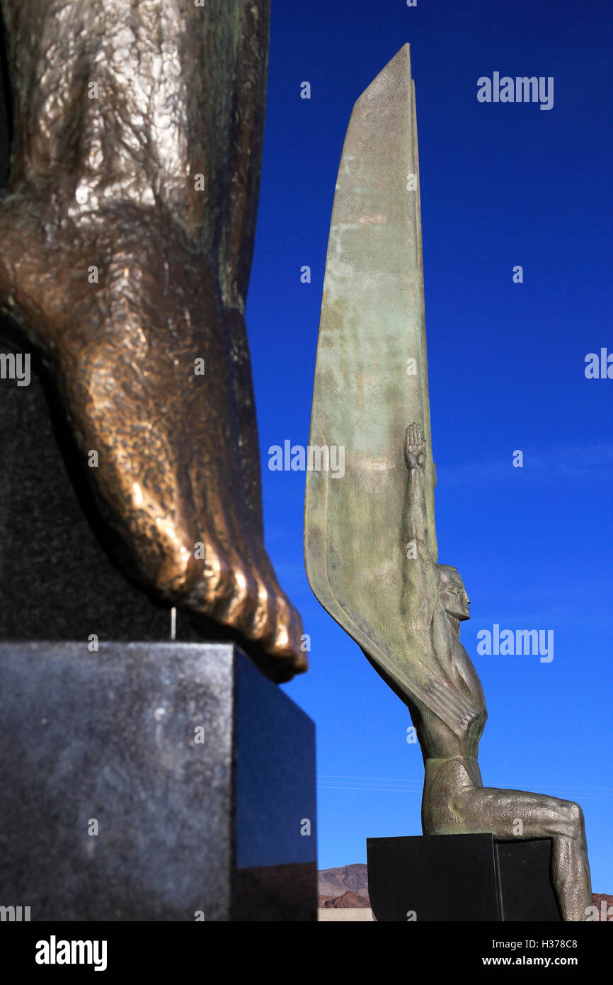 Statue en bronze de "Chiffres ailé de la République" par le sculpteur ...